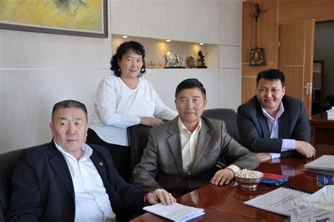 Нутгийн өөрөө удирдах байгууллагад олон жил тогтвор суурьшил үр бүтээлтэй ажиллаж өдгөө