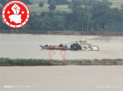 ဗန်းမော်မြို့ သို့ ဦးတည်ဆန်တက်နေသည့် စစ်ရေယာဉ်အုပ်စု မြစ်ကမ်းဘေးဝဲယာကို လက်နက်ကြီးများဖြင့်ပစ်ခတ