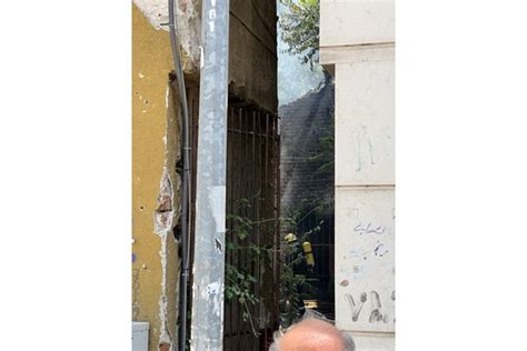 Пожар пламна в къща край пл Лъвов мост Снимки