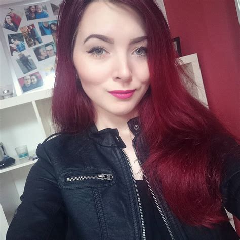 Sexy Redhead Scrolller