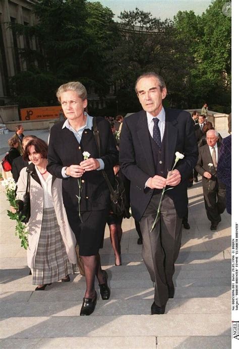 Robert Et Elisabeth Badinter 16 Ans Décart 3 Enfants En 4 Ans Un Couple Brillant Et