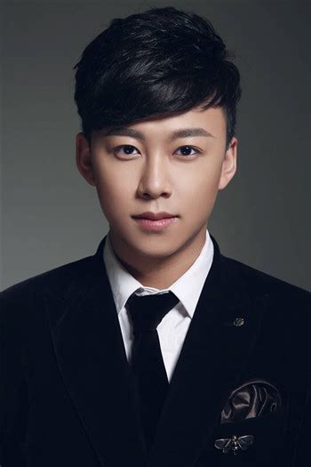 男版杨幂王晓俊所在男团BOX COM正式出道 北京现代音乐研修学院