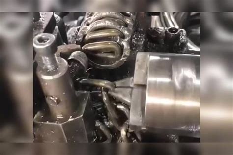 原来铁链子这样子制作出来的终于看懂怎么挂上去的了