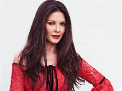 فى عيد ميلادها كاترين زيتا جونز تكشف عن حلم حققته وهوايتها المفضلة عين