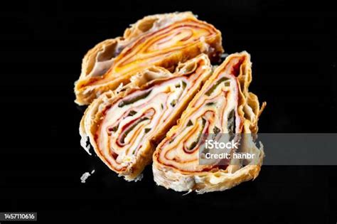 햄 치즈 할라피뇨를 곁들인 얇게 썬 짭짤한 롤 페이스트리 3개 가득 찬에 대한 스톡 사진 및 기타 이미지 가득 찬 건강한 식생활 곡초류 Istock