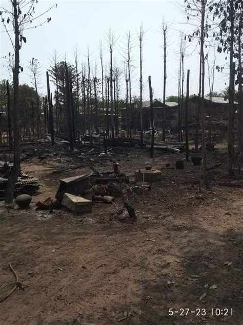 ရက်ပိုင်းအတွင်း ကျေးရွာ၂၅ ရွာ မီးတင်ရှို့ခံလိုက်ရသည့် ရေလယ်ကျွန်းဒေသ သံလွင်ခက်