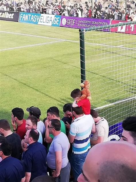 პოზიტივი • დინამო ბათუმის ფანი მამა შვილი და თოჯინა 😊🤩 Facebook