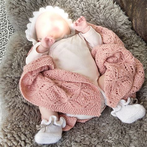 Ravelry Lovely Blanket By Momi Pattern By Monika Kschionsko