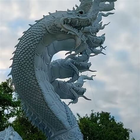 พญานาค หลวงพ่อพวน วัดมงคลรัตน์ วัดช้างมอบ พระธุาตเจดีย์ศรีมงคลรัตน์castle ស្រស់ស្អាត សត្វពស់