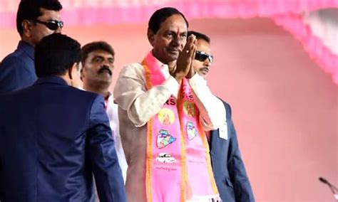 Kcr Meets Gajwel Leaders Says He Wont Leave The Constituency