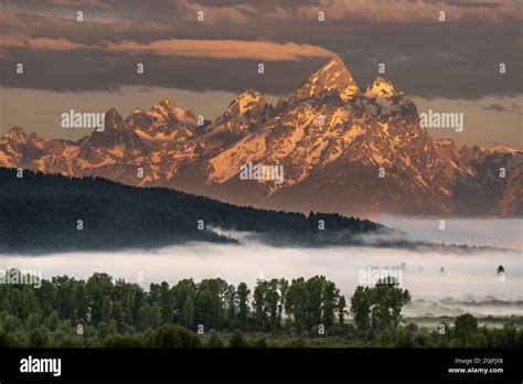 Usa Wyoming Grand Teton National Park Sunrise On Teton Range