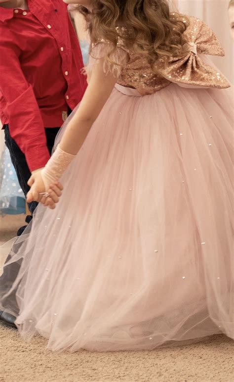 Вечірнє плаття для дівчинки 2 000 грн Одяг для дівчаток Київ на Olx