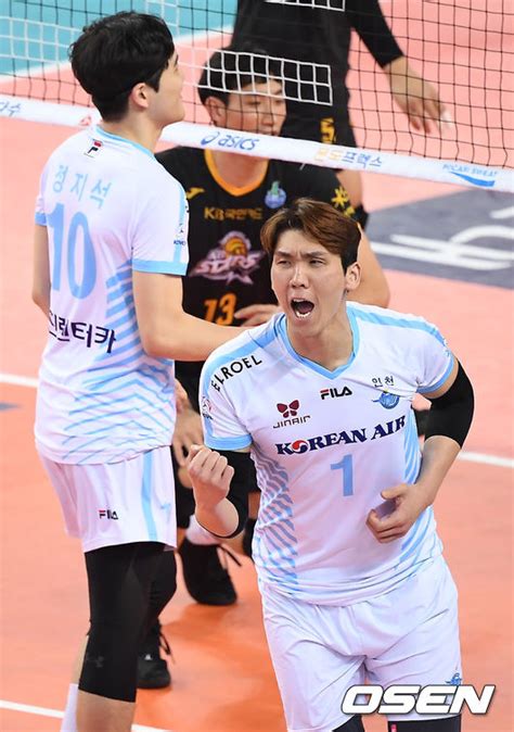 블로킹 득점 올리고 기뻐하는 김규민 사진