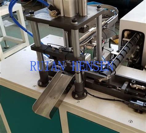 China Automatic Trolly Caster Wheel Assembly Machine Manufacturers