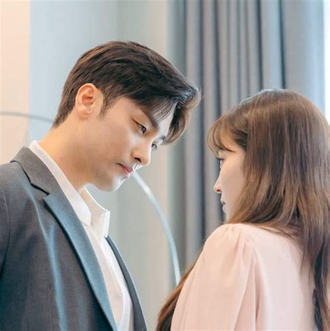 လစာထုတ်ရက်ရောက်ပေမဲ့ သုံးစရာသားရေကွင်းပဲကျန်တဲ့မိမိ ပျော်ပြီပေါ့ 😂😂 Funny Videos Funnyvideos