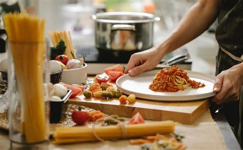 Técnicas seguras en la cocina Cómo preparar y procesar los alimentos