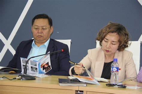 Г ЭРДЭНЭБАТ ОРОН НУТГААС ДАРХАН ТӨМӨРЛӨГИЙН ҮЙЛДВЭРИЙГ ДЭМЖИЖ АЖИЛЛАНА