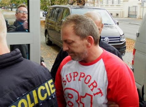 Vrah Albert Aliu Dostal šestnáct Let Krimi Plzeň