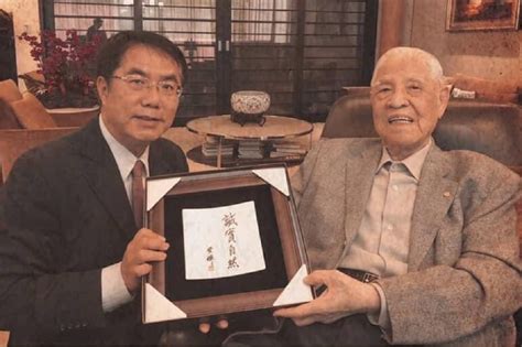 【李登輝病逝】黃偉哲感念前總統 2018年曾送他「誠實自然」四字 上報 焦點