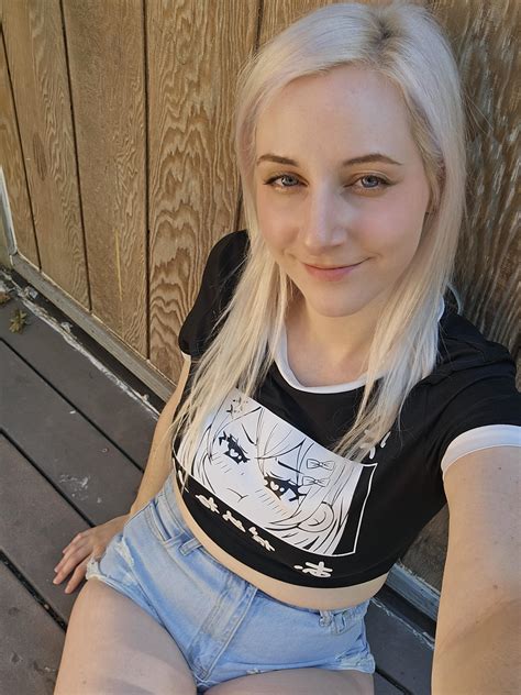 Pale Skin Is Underrated I Think Sexy