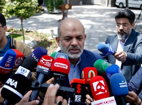 دفاع وزیر کشور از ماموران در ماجرای بازداشت یک زن آن فرد خودش را برهنه