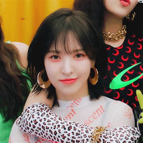 레드벨벳 컴백 브이라이브 웬디 미모 레드벨벳 연예인 여신