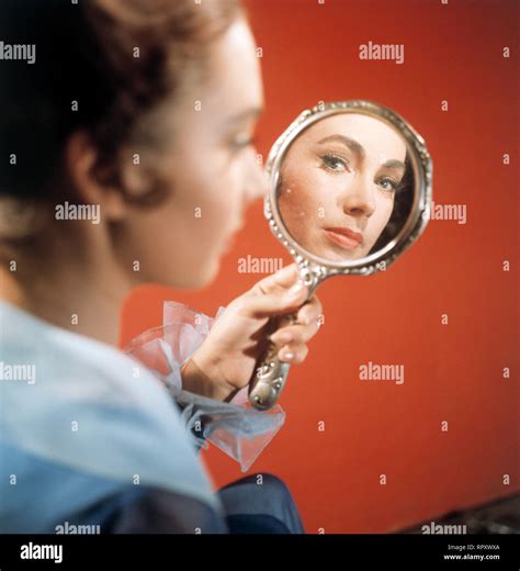 Die Deutsche Schauspielerin Ulla Moritz Blick In Den Spiegel 1958 German Actress Ulla Moritz