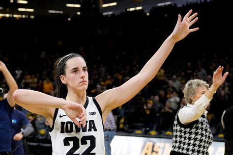 Uconn Womens Basketball Icon Rebecca Lobo Praises Caitlin Clark