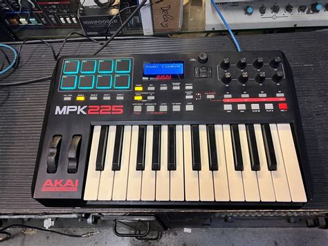 Keyboard Controller Akai Mpk225 Việt Nhạc Center