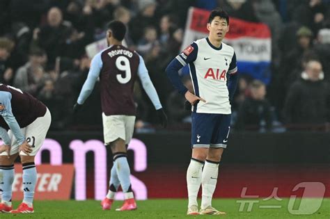 포토 Fa컵 16강 진출 실패에 허탈한 표정 짓는 손흥민 뉴스1