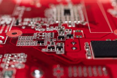 그래픽 코어 아래 비디오 카드의 뒤쪽에서 트랜지스터 적색 마이크로 회로의 매크로 촬영 0명에 대한 스톡 사진 및 기타 이미지 0명 Cpu 가상현실 Istock