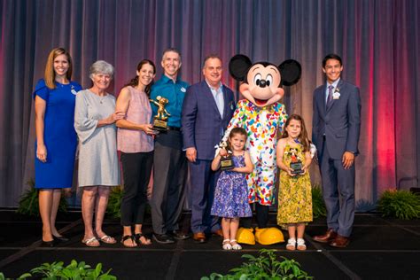 Disney Honors Its 2019 Voluntears With Surprise Ceremony The Kingdom