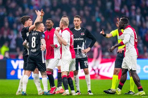 Rondom Ajax Kluivert Krijgt Lachers Op De Hand Tijdens Persconferentie