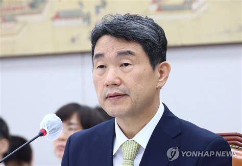 의원 질의에 답변하는 이주호 부총리 연합뉴스