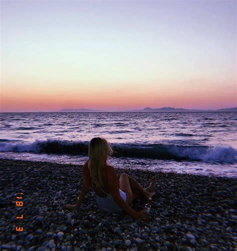 Clara Maes Feet