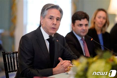 트리니다드 토바고 외무와 회담하는 블링컨 네이트 뉴스