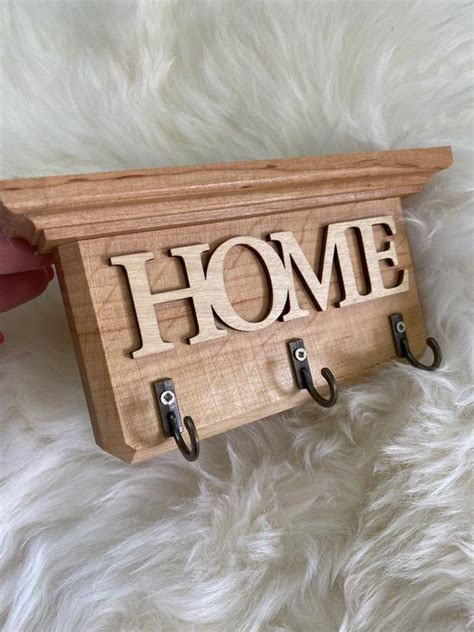 Вешалка ключница деревянная — цена 180 грн в каталоге Ключницы настенные Купить товары для