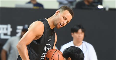 [md포토] 스테판 커리 드리블 잘해봐