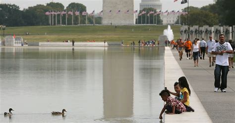 Dcs Not So Reflecting Pool Is Full Of Algae After 34 Million Renovation