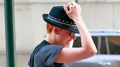 Scarlett Johansson Debuts A Bold New Do Entertainment Tonight
