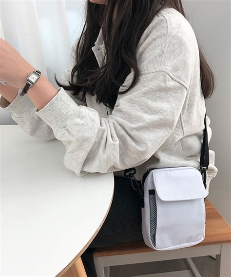 데일리바인 당일발송 4col 미니 스퀘어 남녀공용 여행보조 여권가방 핸드폰가방 산책가방 트레이닝 캐주얼 맨투맨룩 캔버스 수납 생활방수 크로스백 Fa877