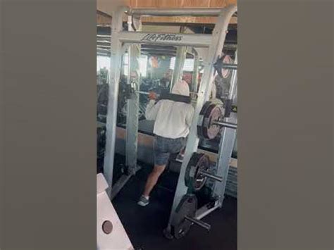 Desplante Hacia Atras En Step Banco Utilizando Barra Smith