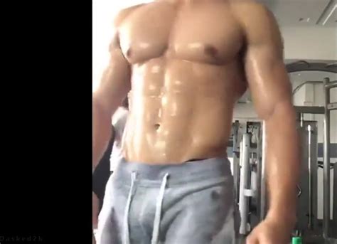 Muscle Flexing ThisVid