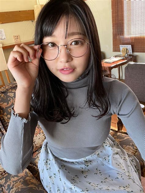 我妻ゆりか巨乳な眼鏡ニットからの水着ショット げいくち