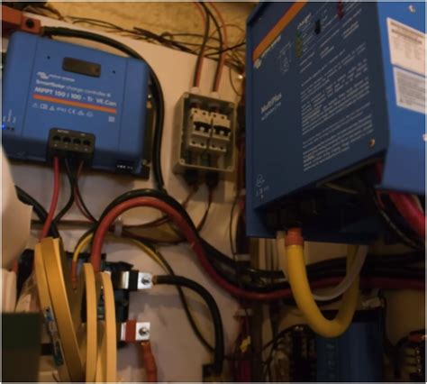 Former Teacher Buys Old Babe Bus And Converts It Into Whimsical And Colorful Home On Wheels