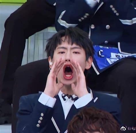 Chị Gái Nhỏ Sìn Ak Liu Zhang Và Yzl