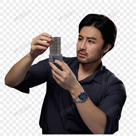 건물 모델을 보고 있는 엔지니어 Png 일러스트 무료 다운로드 Lovepik