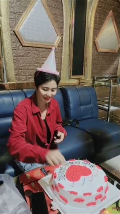 စုမွန်ရဲ့ 34 နှစ်ပြည့်မွေးနေ့လေးမှာ စုမွန်ချစ်ရတဲ့ပရိတ်သက်ကြီးတွေနဲ့ နှစ်ပေါင်းများစွာအတူတူရှိပ