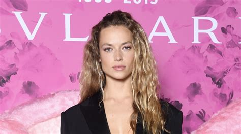 Hannah Ferguson Shows Off Slim Figure Mirror Selfie Skills In Gingham Bikini Trucker Hat Si