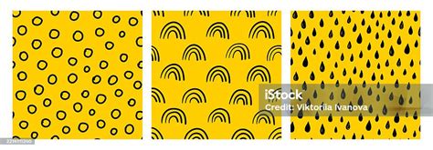 완벽 한 손으로 그린 패턴 노란색 배경에 작은 대시 무지개 빗방울 및 원으로 설정 직물 월페이퍼 및 디지털 프로젝트를 위한